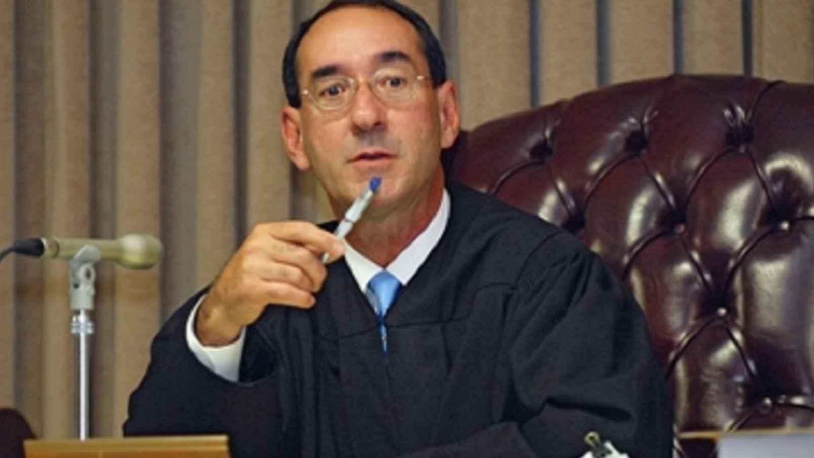 Federal Judge Temporarilly Exempts Truck Drivers From AB 5 – California ...